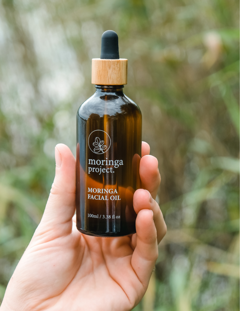 Cloudy particles in your Moringa oil? That's perfectly normal ...